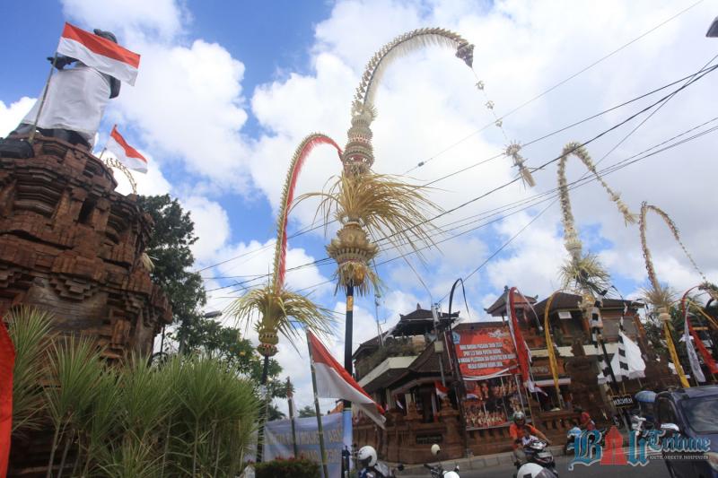Desa Dangin Puri Kaja Gelar Lomba Penjor Antar Sekaa Teruna Bali Tribune